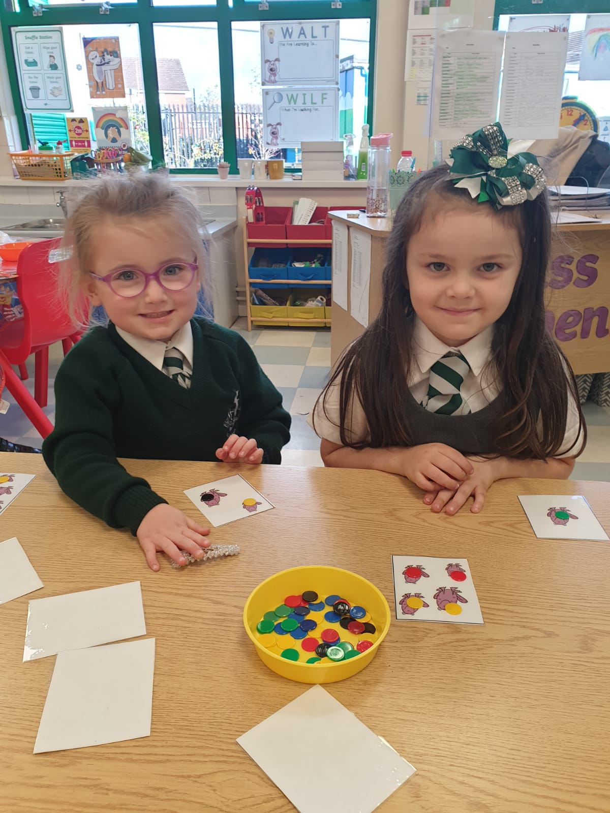 🐸 5 little speckled frogs, set on a speckled log
